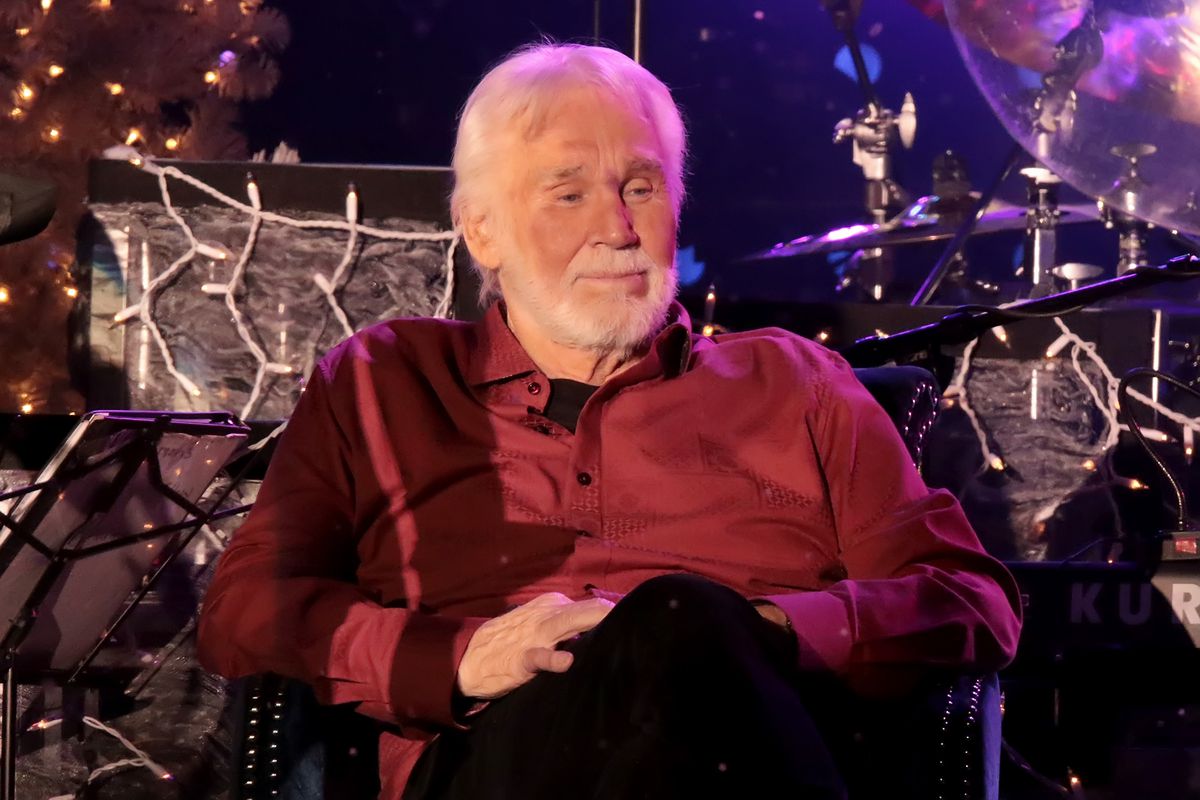Kenny Rogers, American Country Music Singer Dies At 81 - School Drillers
