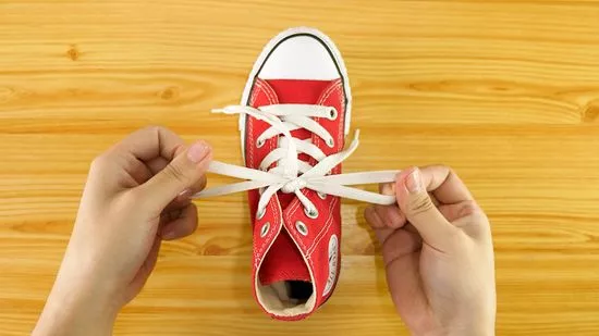 How To Shoe Tie One Loop X And Tying The Final Knot. - School Drillers
