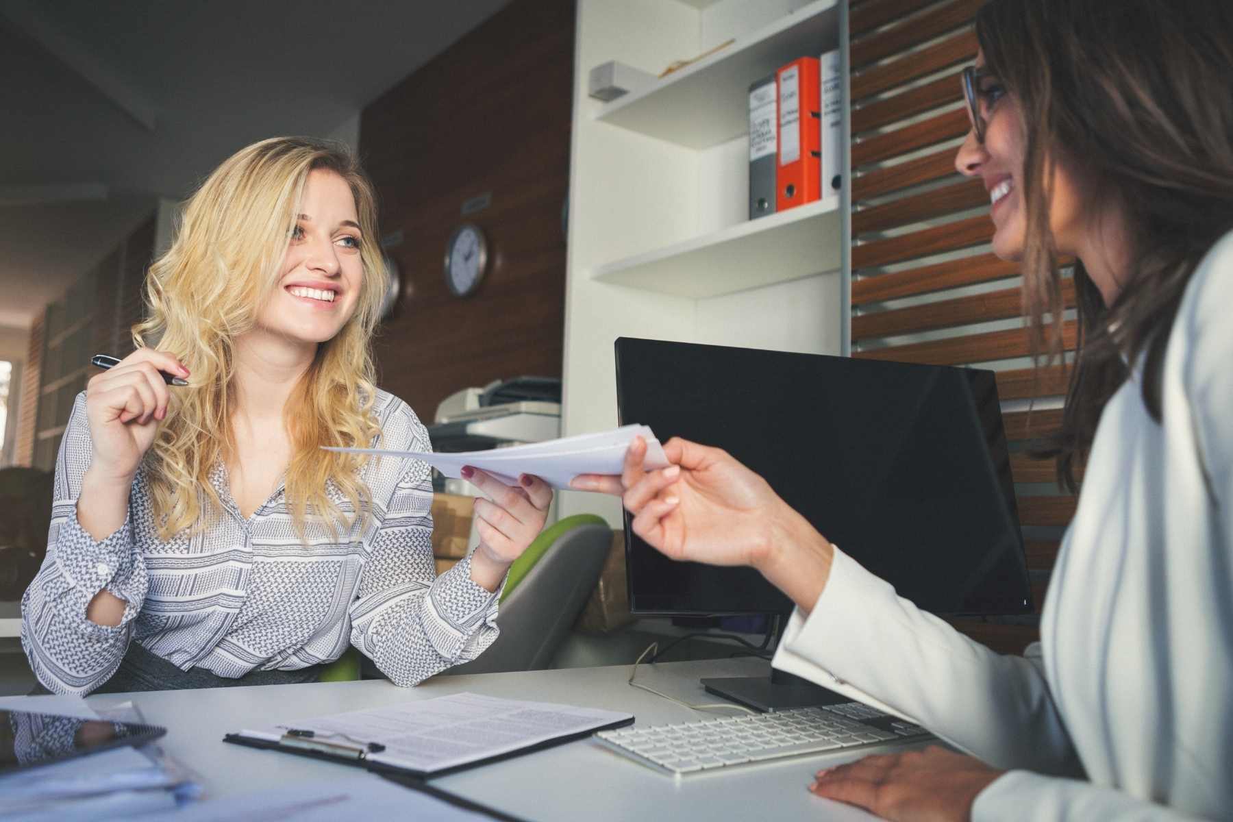 Delegating Leadership Style: Advantages And Disadvantages - School Drillers