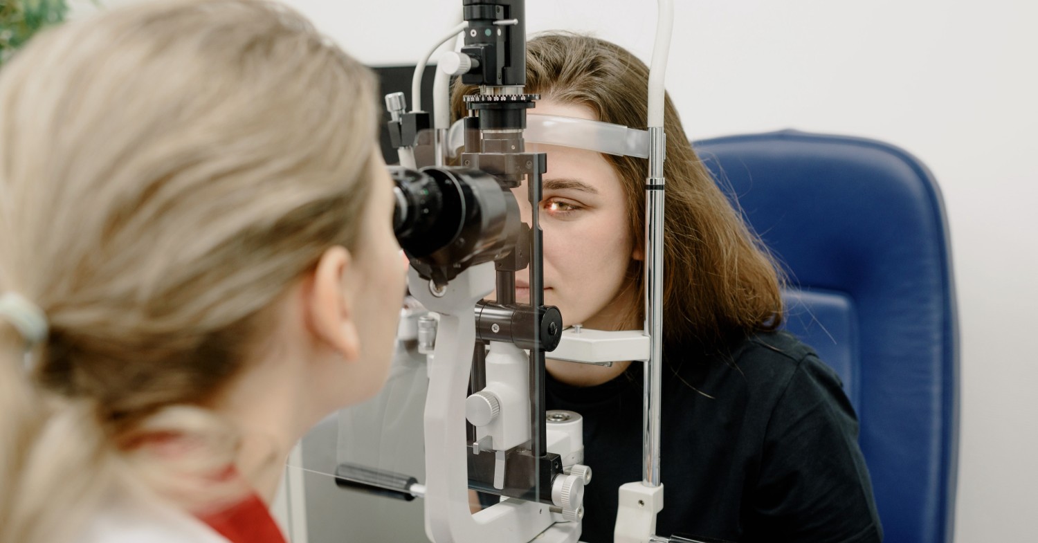 How to Become an Optometrist (Essential Skills