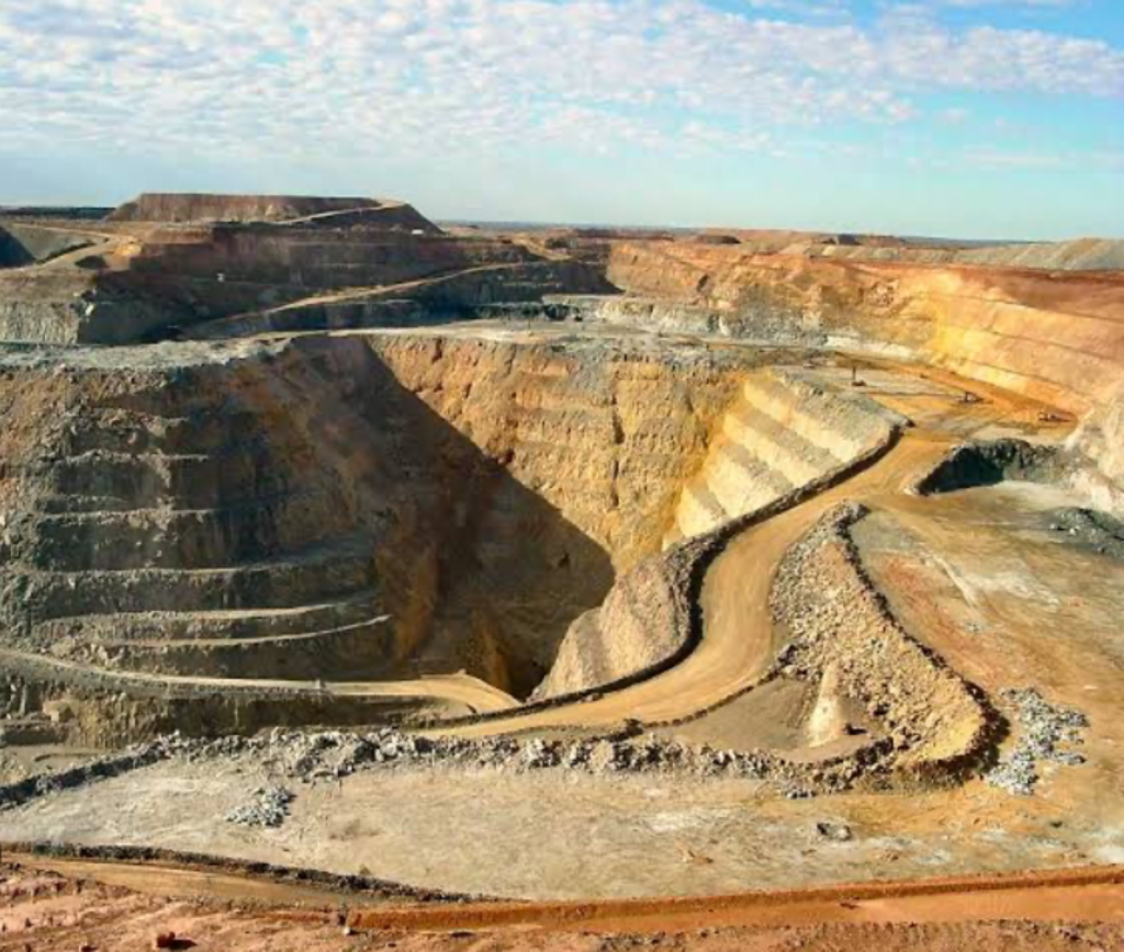 Top 10 Countries With The Largest Gold Reserves In Africa - School Drillers